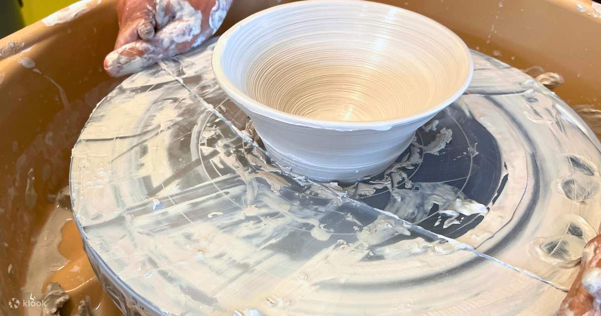 ประสบการณ์ปั้นเครื่องปั้นดินเผาบนล้อหมุนที่ New Bahru Studio - Klook ประเทศไทย